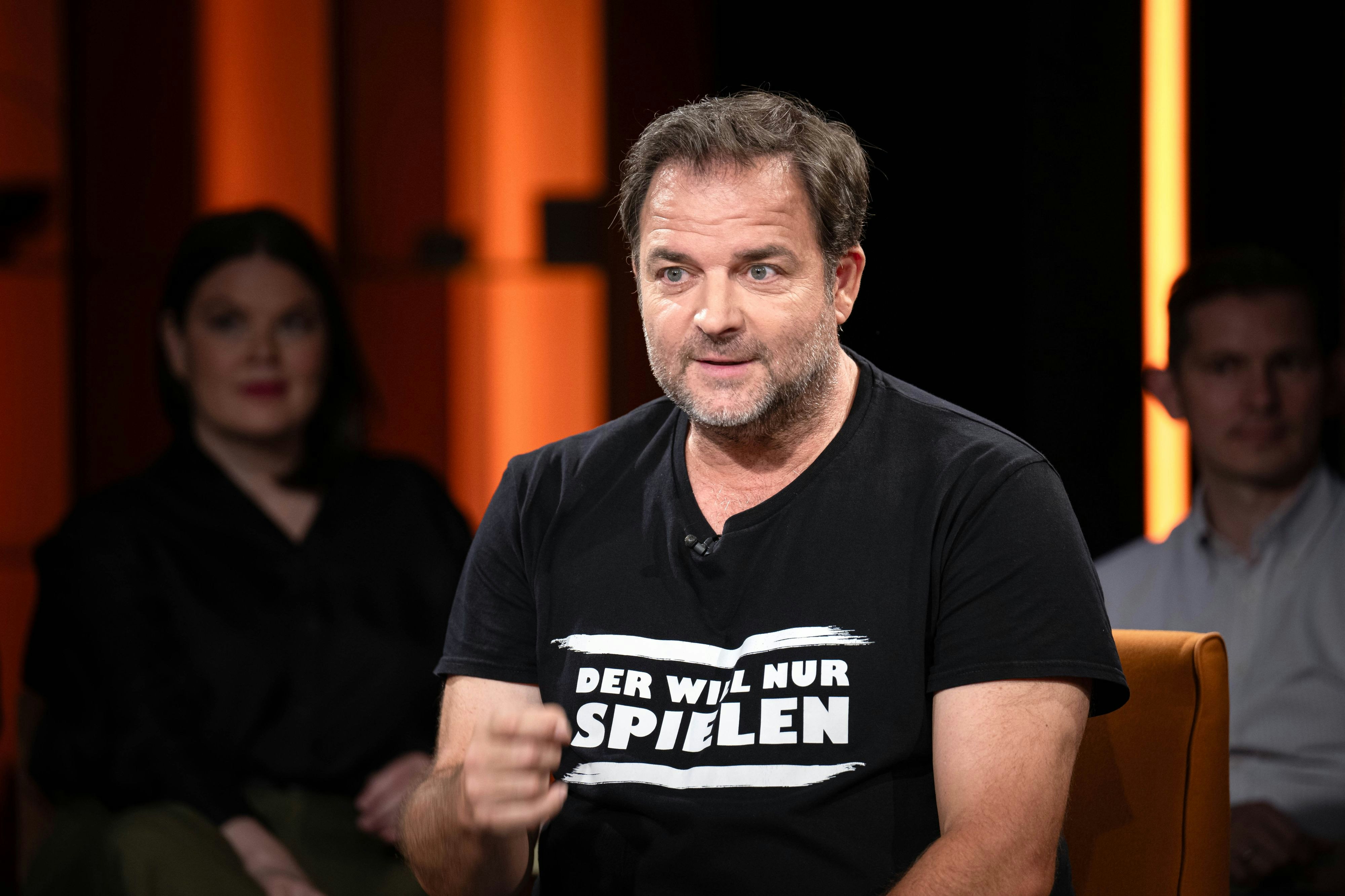 An Silvester: Experte Martin Rütter irritiert mit Tipp – "Für Hunde giftig"