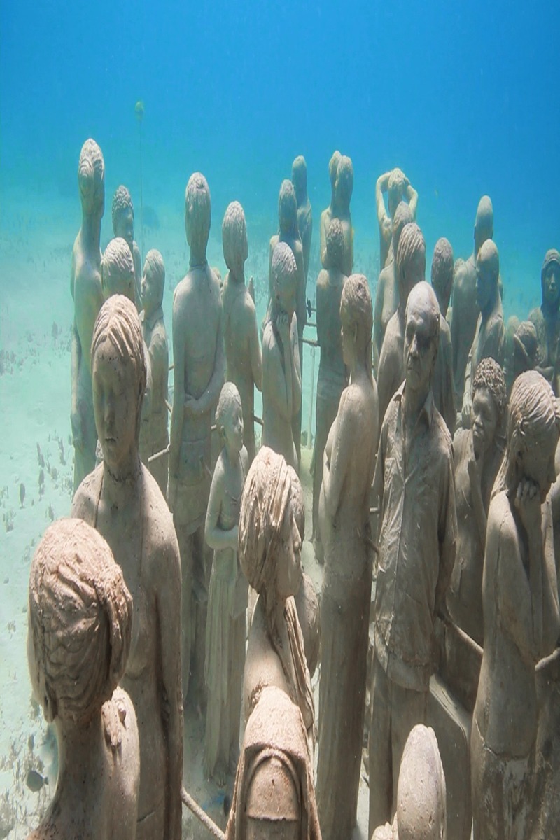 Underwater sculptures reviving coral reefs