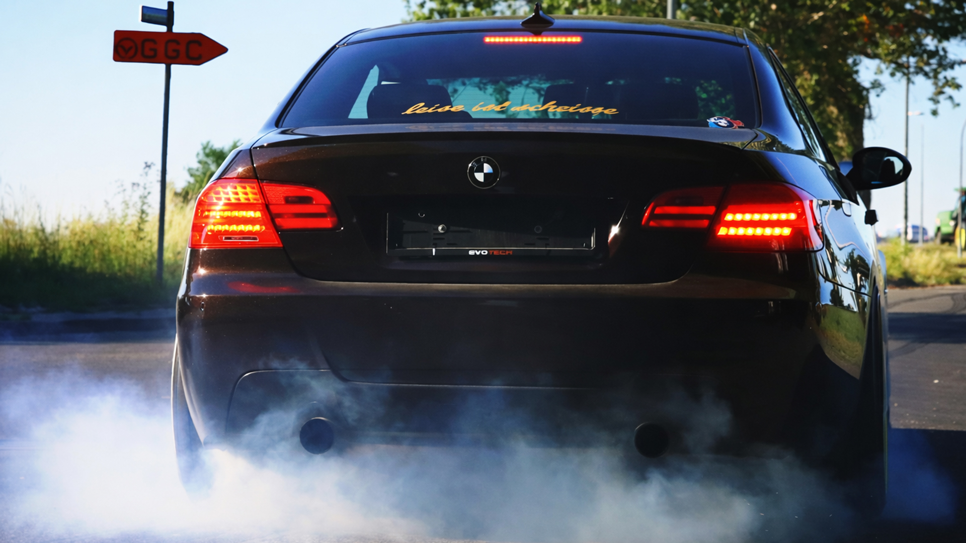 BMW 335i delivers strong sound and acceleration