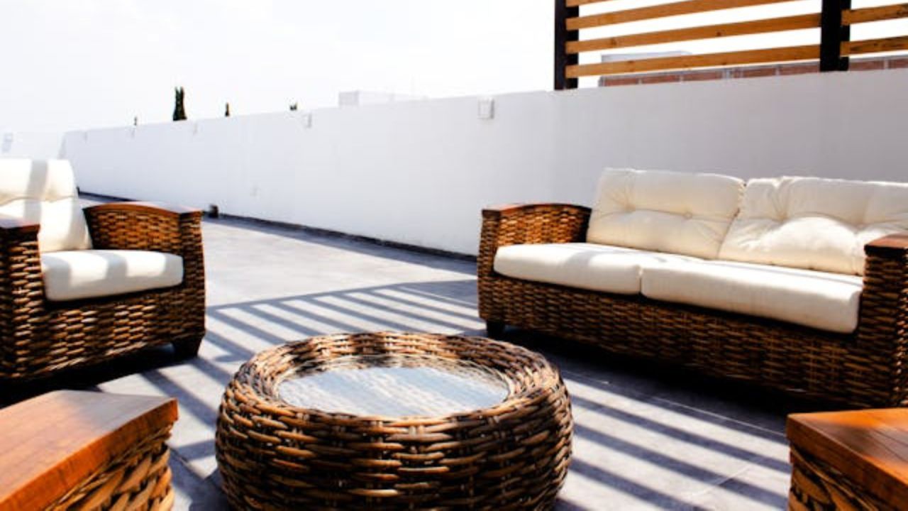 7 saker du aldrig bör lämna utomhus under vintern, enligt en ...