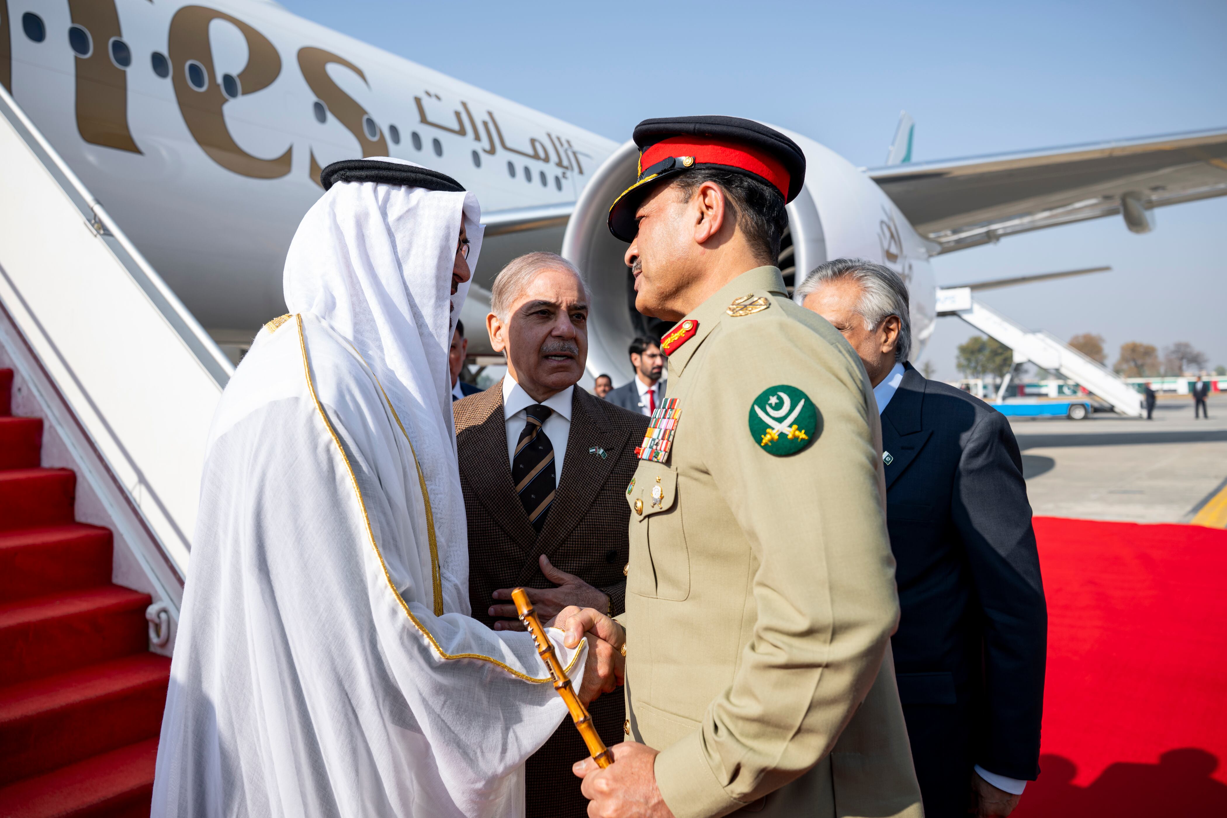 President Sheikh Mohamed holds talks with Pakistan PM Shehbaz Sharif on ...