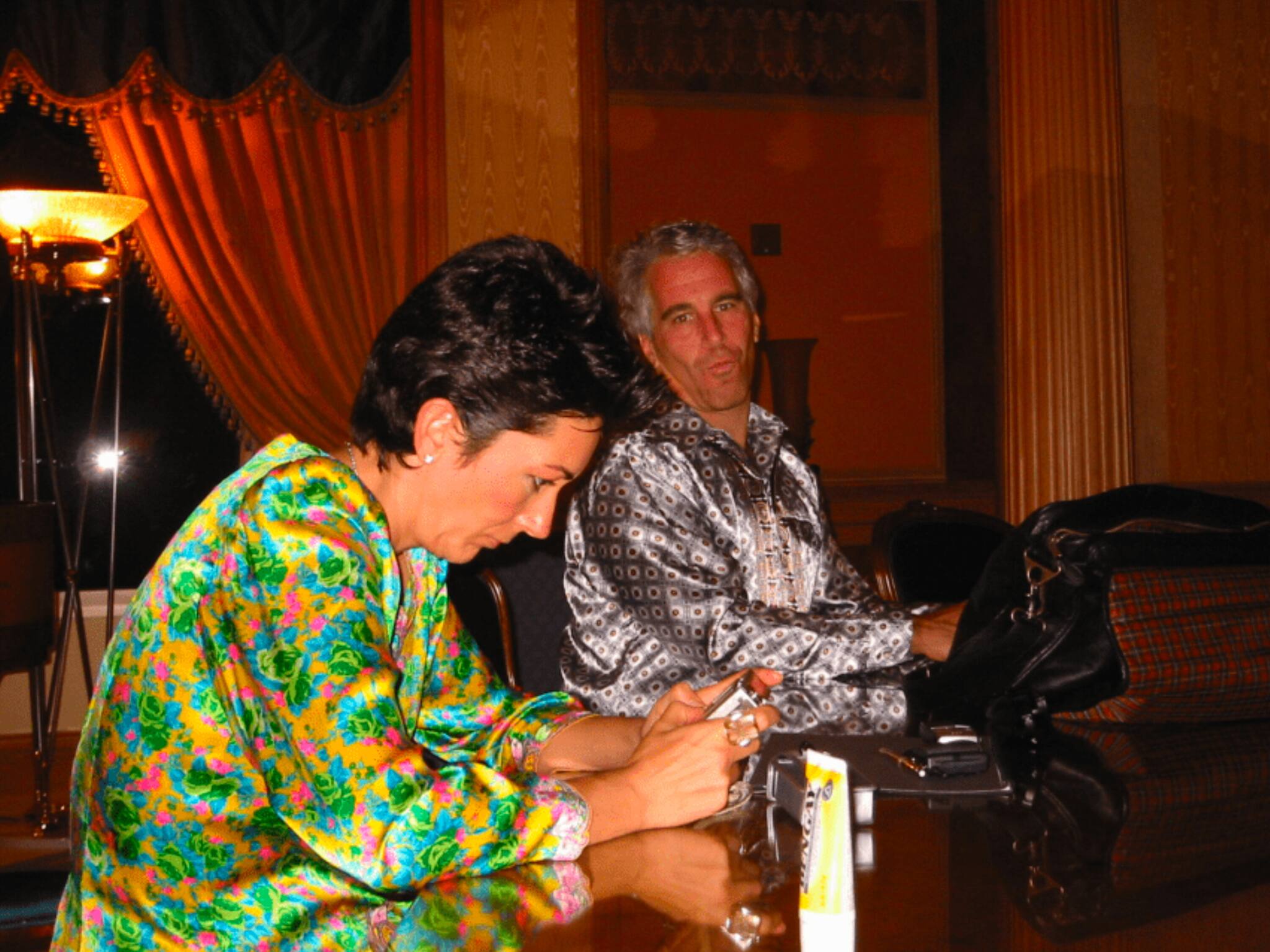 Epstein-Vertraute Maxwell nach Veröffentlichung von Akten wieder im ...