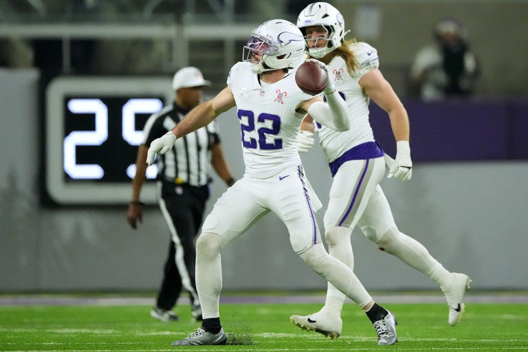 Analysis: Vikings defense, inspired Harrison Smith deliver a Christmas ...