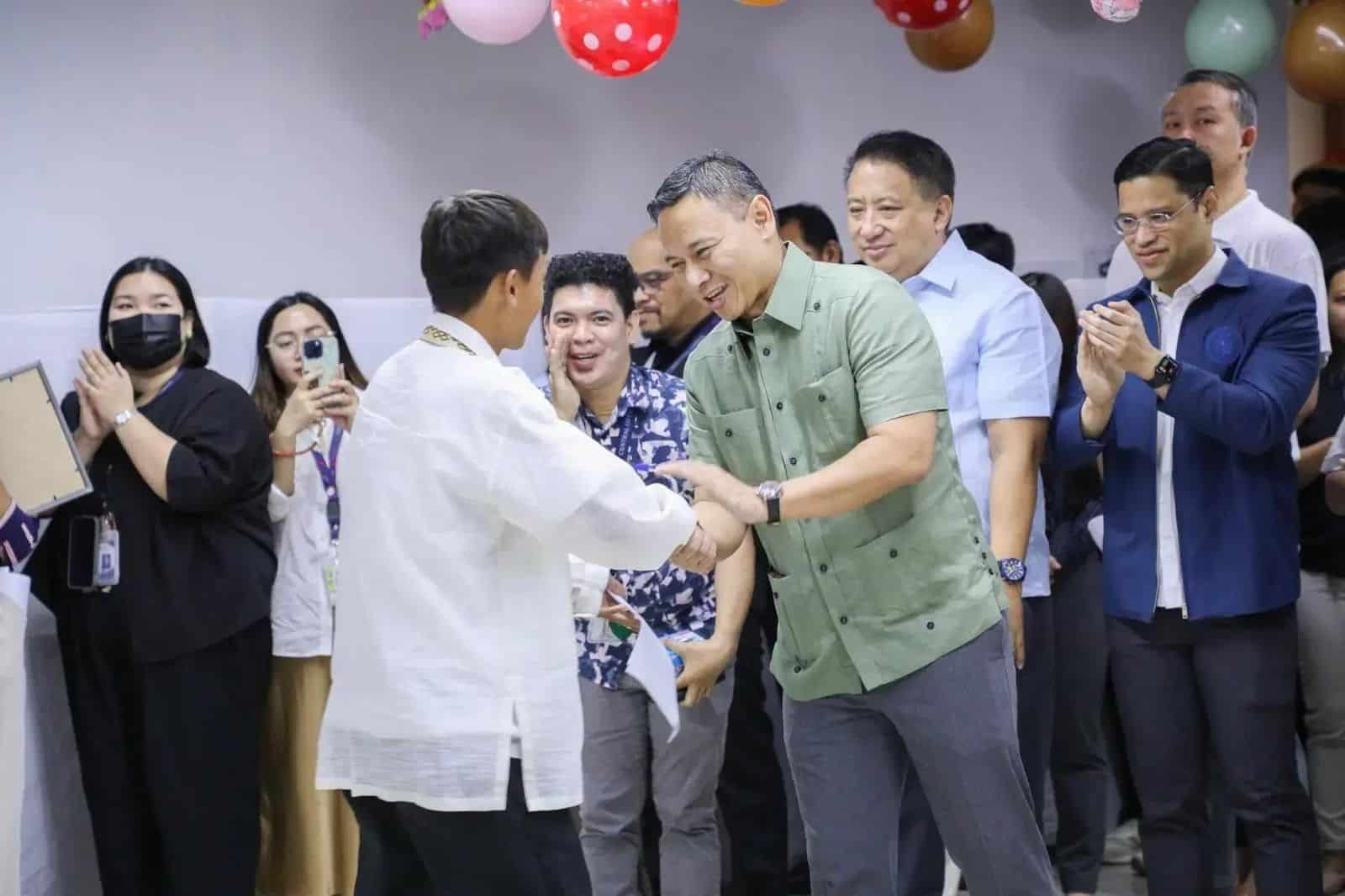Dawn of DepEd heroes: Angara honors teachers, education partners