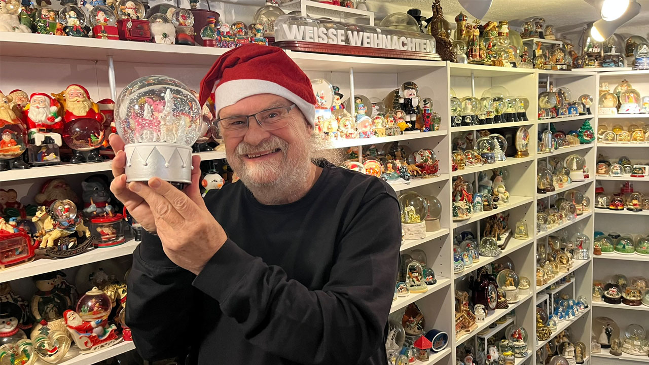 Take a tour of this record-breaking snow globe collection in Nuremberg