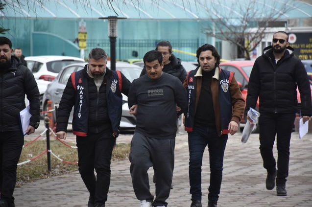 Ağabeyini kalbinden bıçakladı! Katil kardeşten ilk ifade!