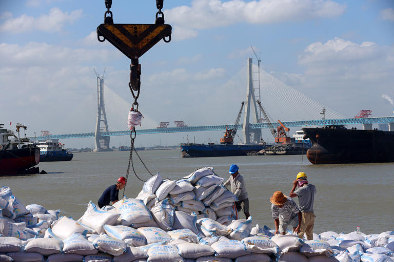 Trump’s farmer bailout caps tough year for loyal constituency