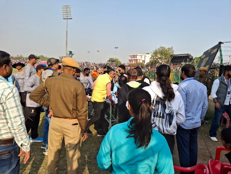 KKR star suffers nasty head injury while fielding, rushed to hospital