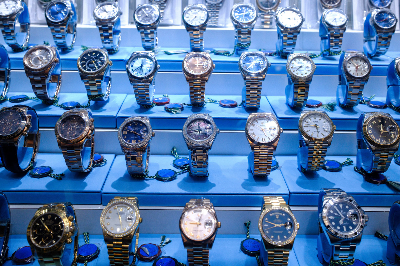 Rolex tries to beat watch flippers at their own game