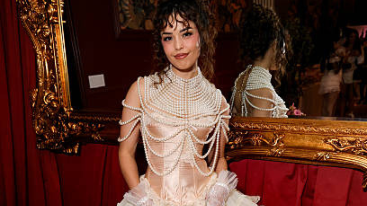 Rachell Valkyrae reacts to FaZe Clan members bulk exit, Mizkif ...