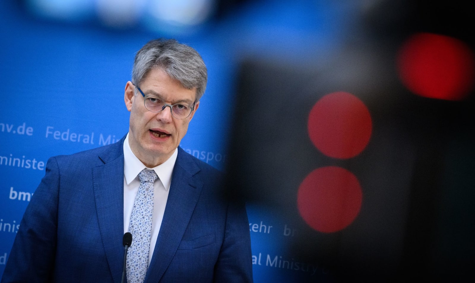 Germany's transport minister dampens hopes for cheaper flight tickets