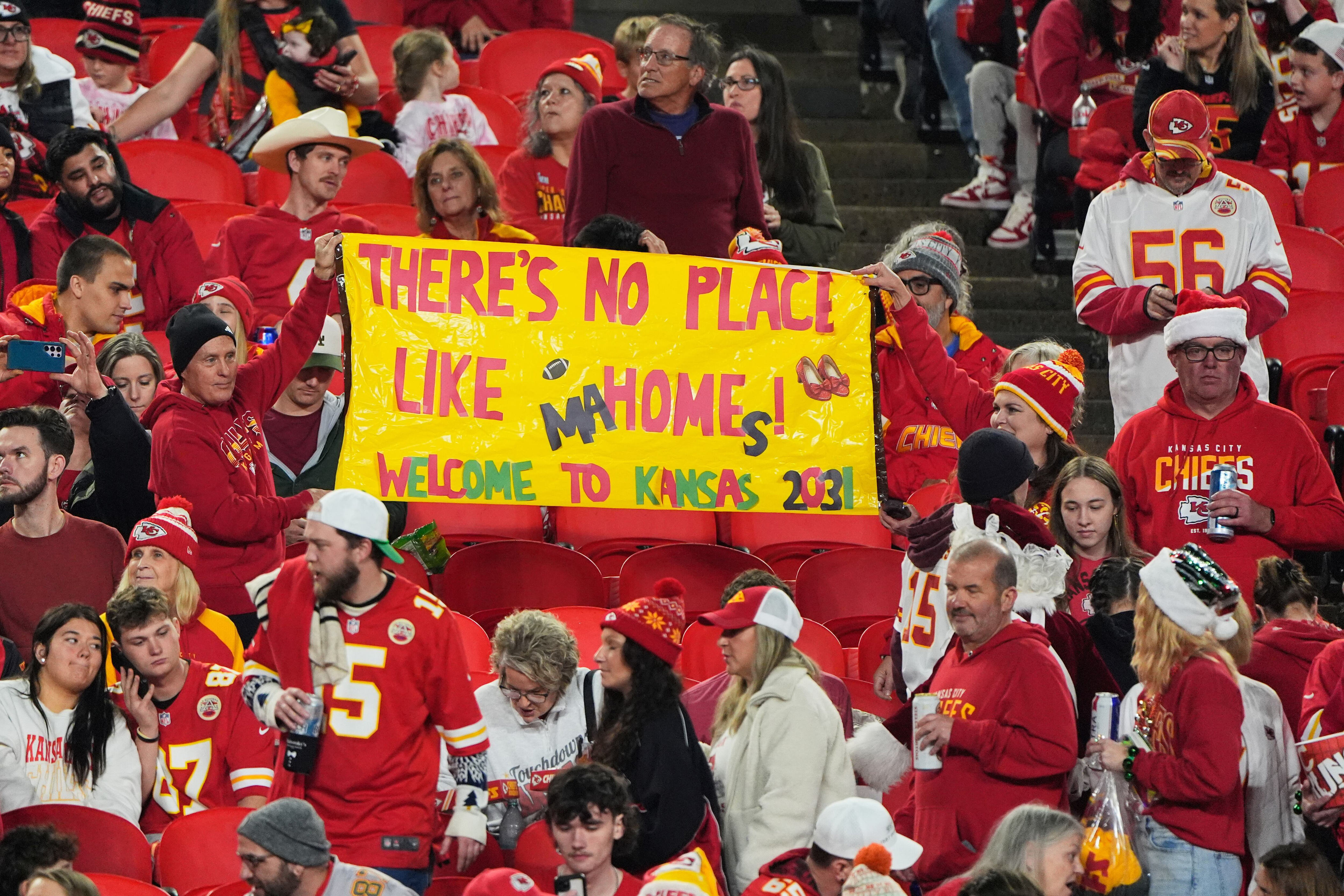 Tailgating Chiefs fans discuss stadium move