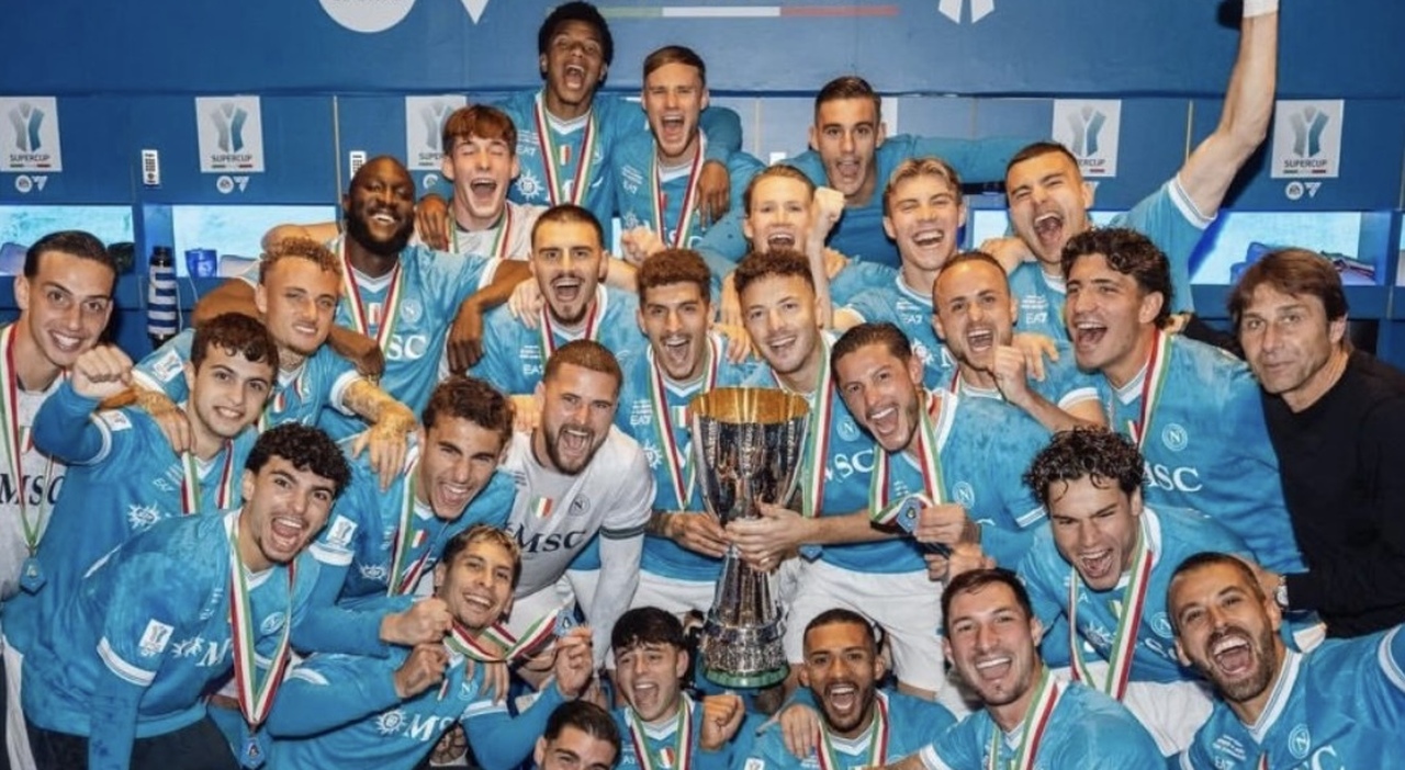 La Supercoppa torna a casa: il trofeo esposto nello store ufficiale a ...