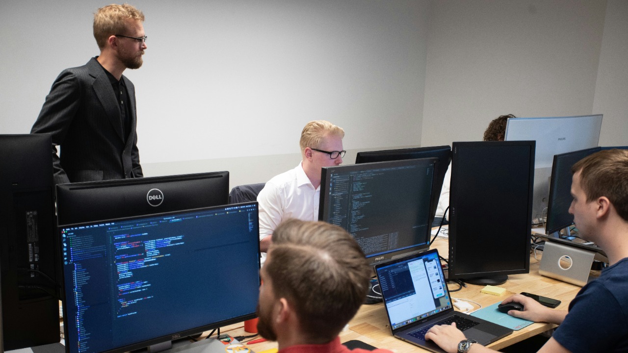 Top software engineering students can't land jobs as AI takes over