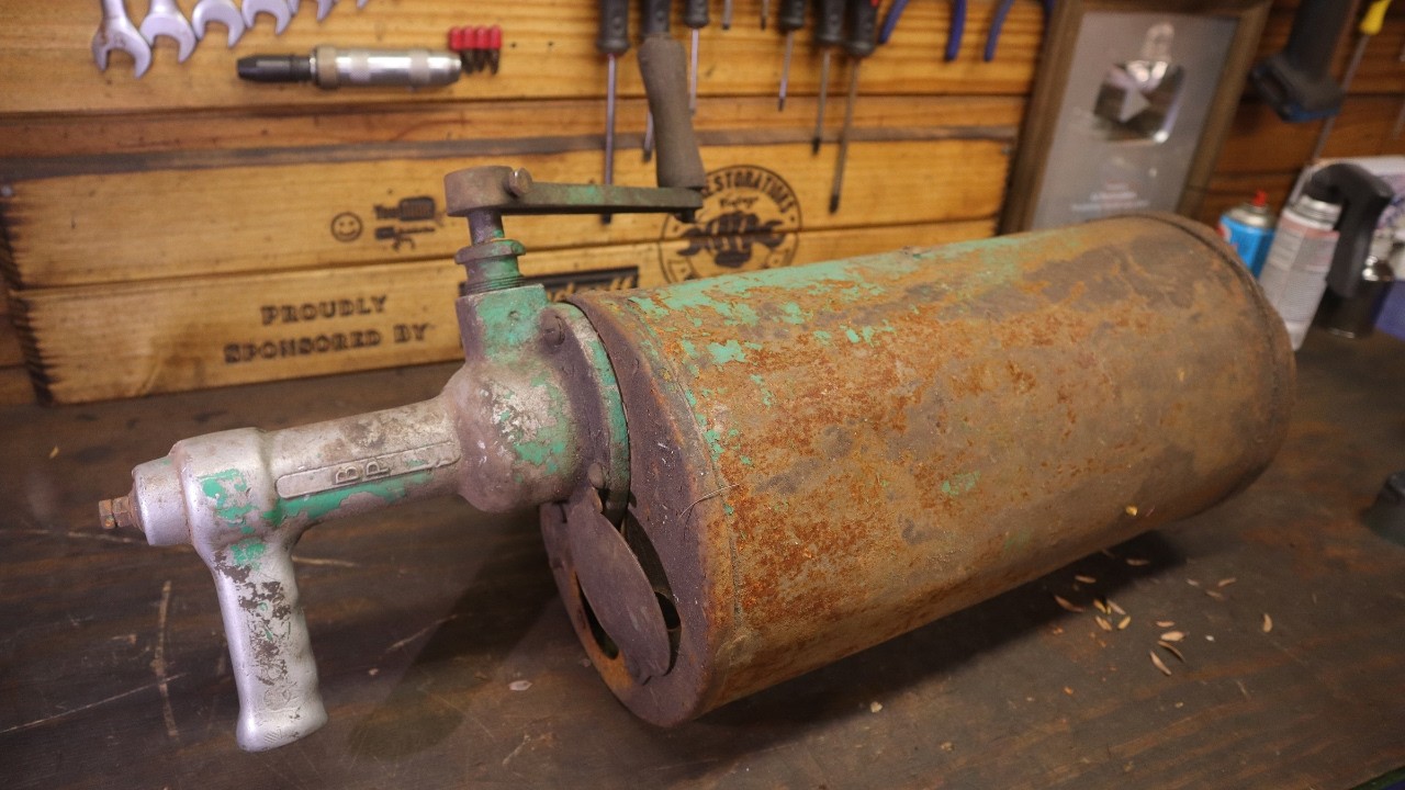 Fixing a vintage green BP motor oil pump successfully