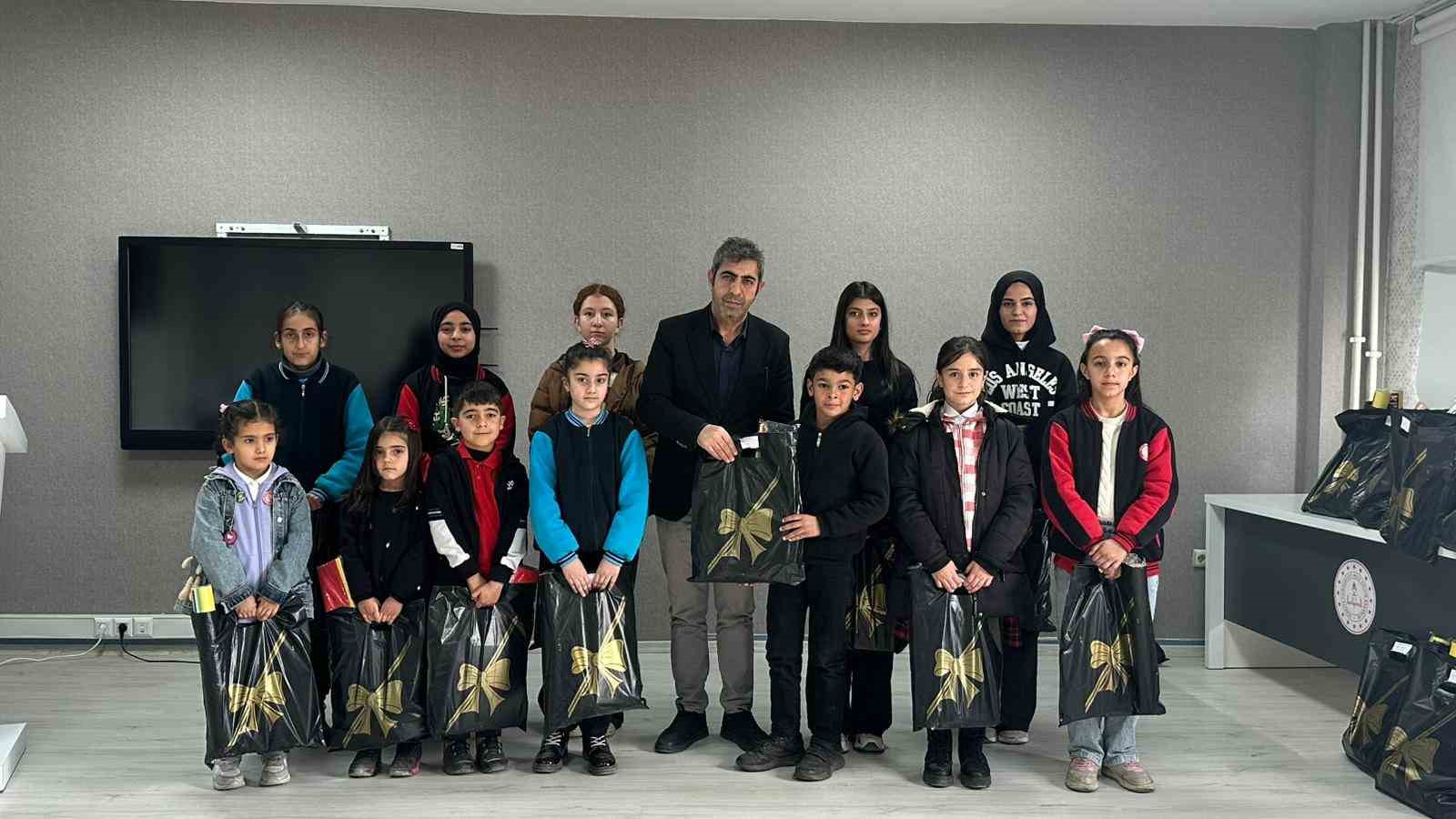 Muradiye’de 2. kitap okuma yarışması ödül töreni düzenlendi