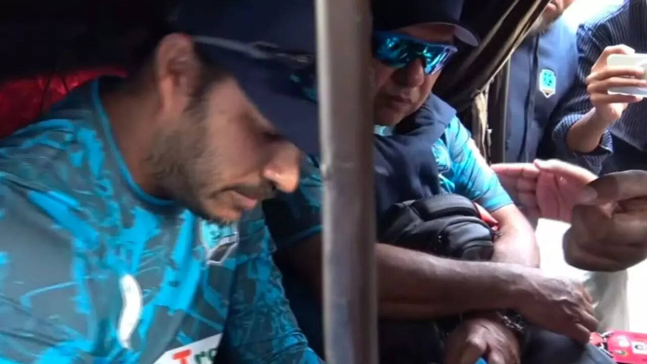 Not enough balls! Bangladesh Premier League team's head coach walks out ...