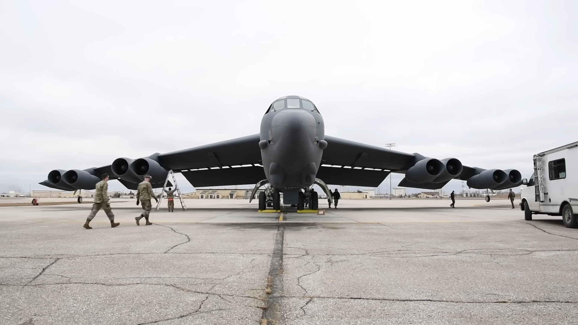 Why 3,000 airplanes are stored in the Arizona desert