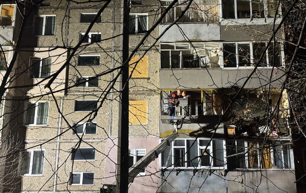 Casualties rise in Chernihiv after drone hits apartment building ...