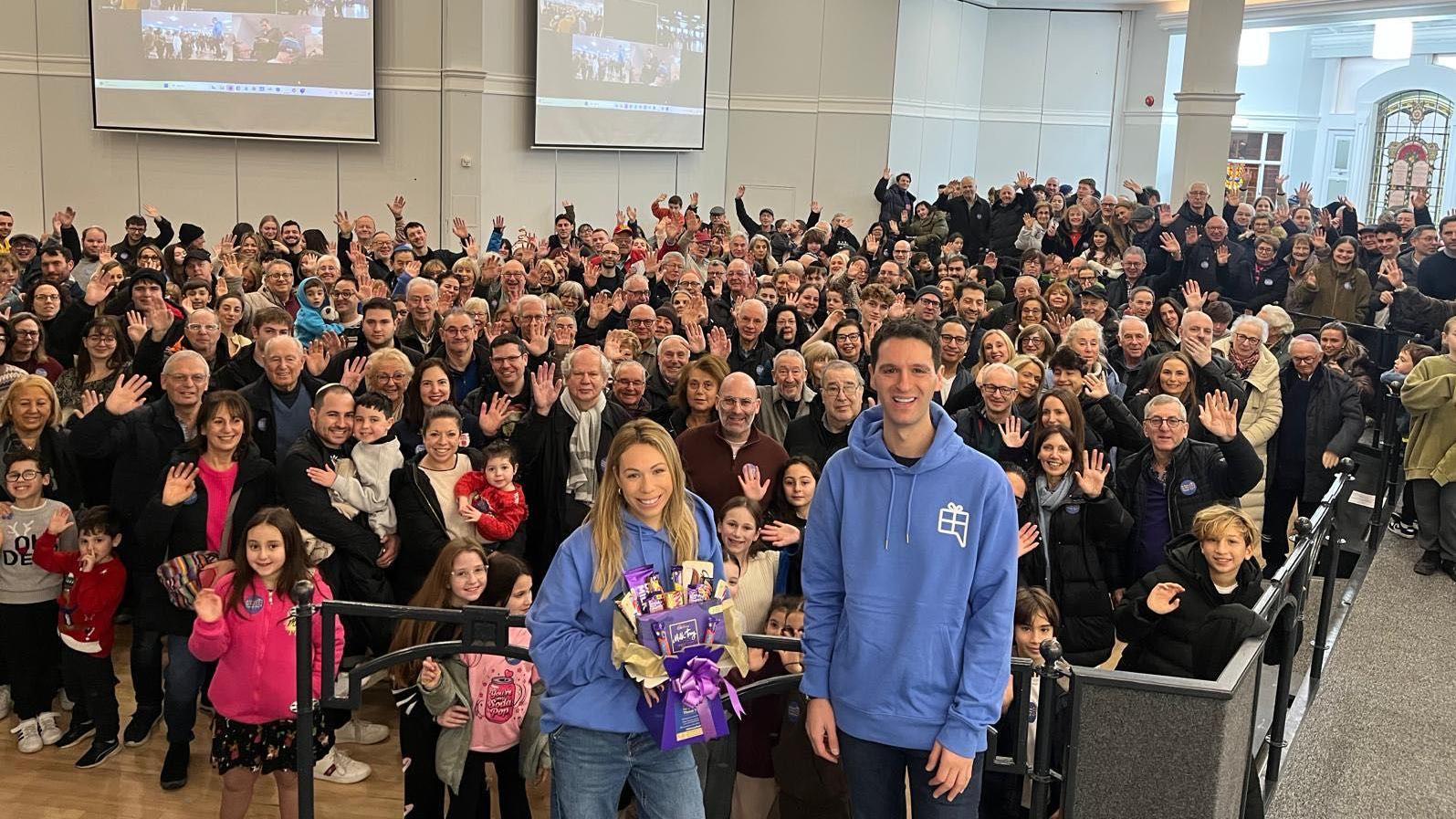 Jewish community hands out gifts on Christmas Day