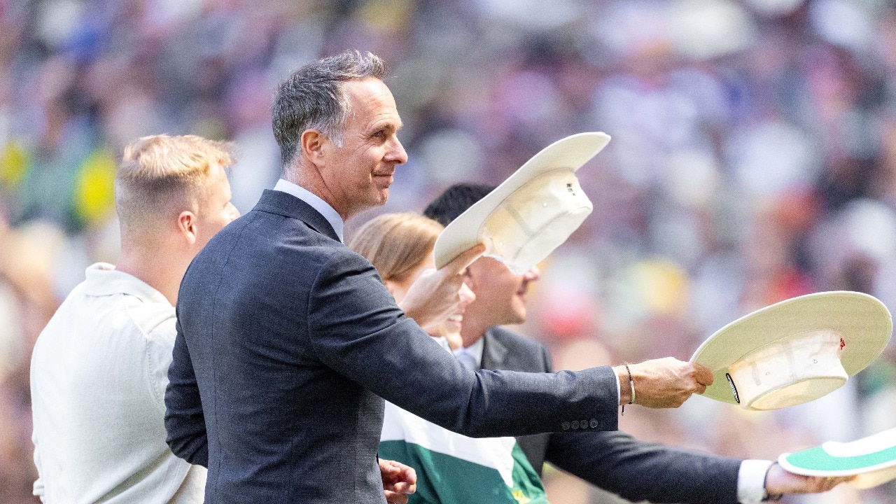 Watch: MCG crowd honours late Shane Warne with hat-tipping tribute on ...