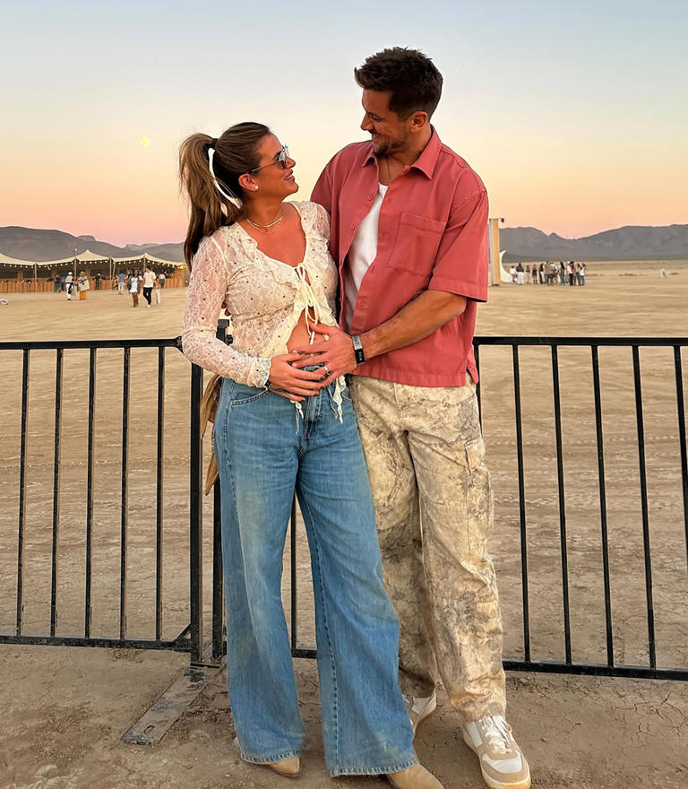 Bachelorette alums JoJo Fletcher and Jordan Rodgers welcome their first ...