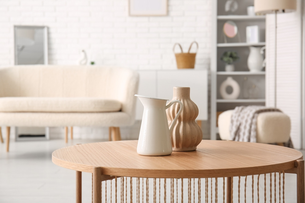 5 choses à enlever de votre table basse pour éviter l’effet « salon en ...