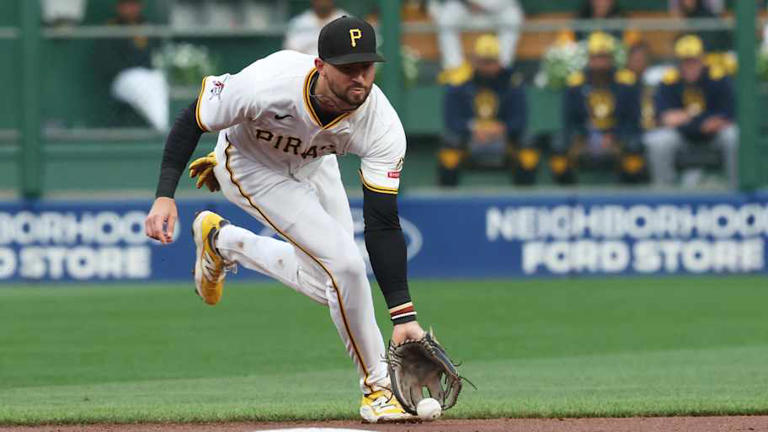 Pirates hire new infield coach