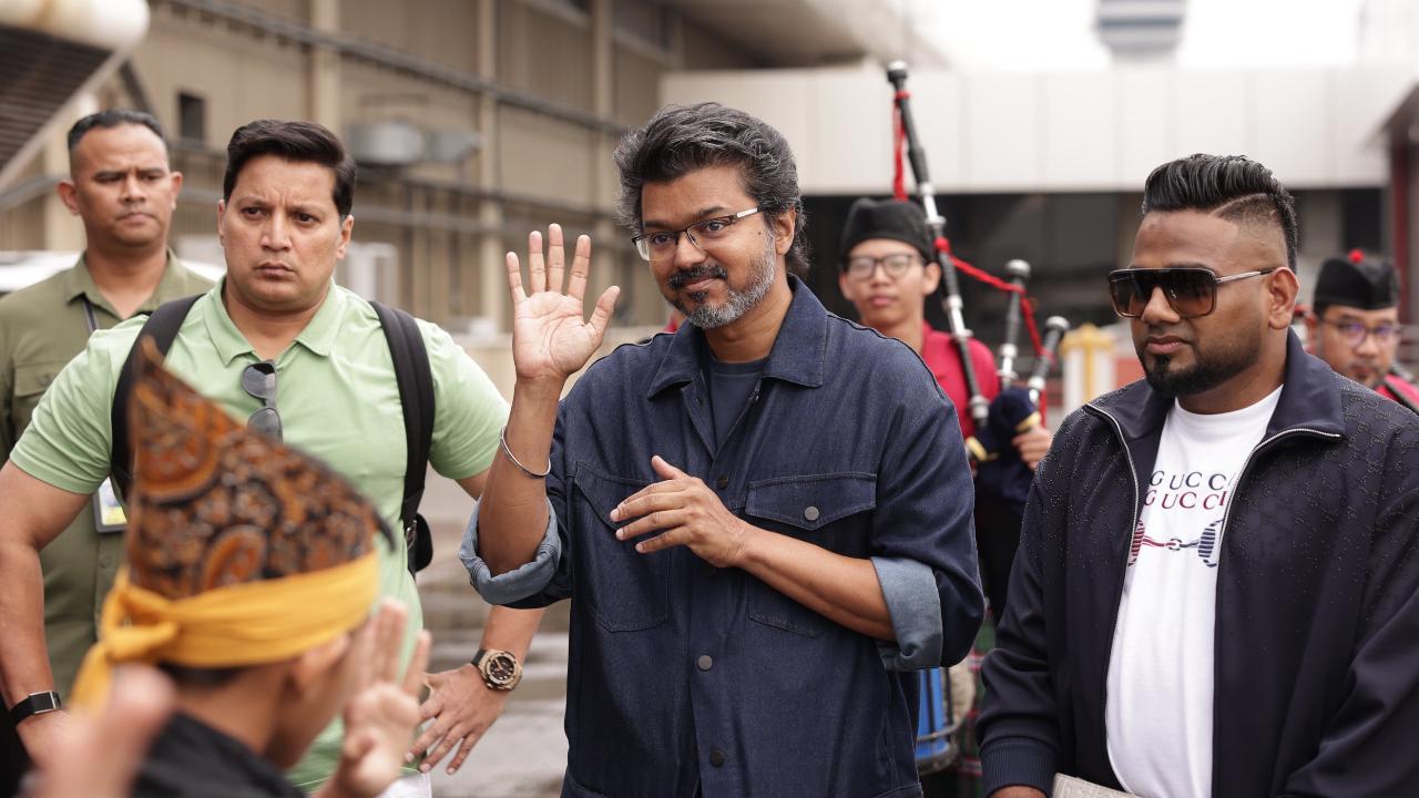 Thalapathy Vijay receives grand welcome in Malaysia ahead of Jana ...