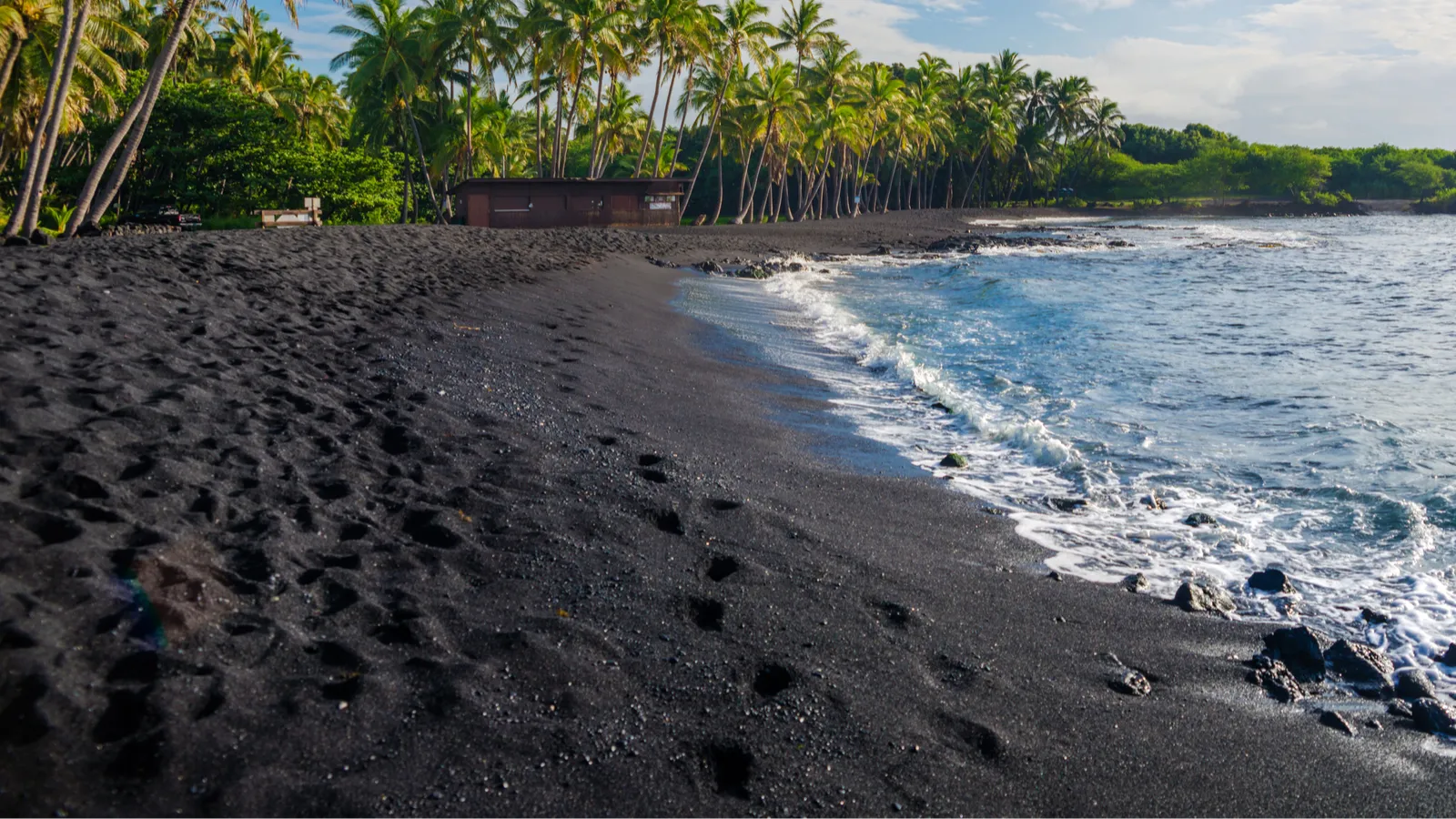 Hawaii’s black sand beaches and the volcanic story behind their color
