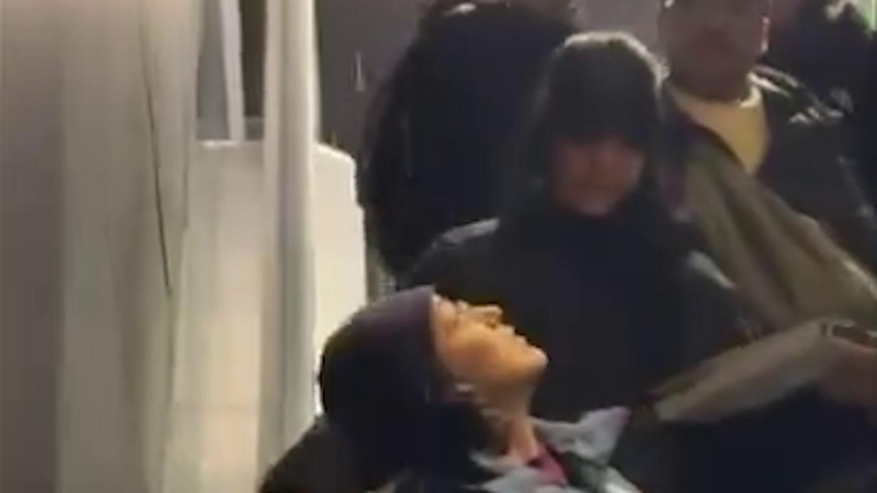 Metro C, fermata Colosseo: pioggia sulle scale mobili nella stazione ...