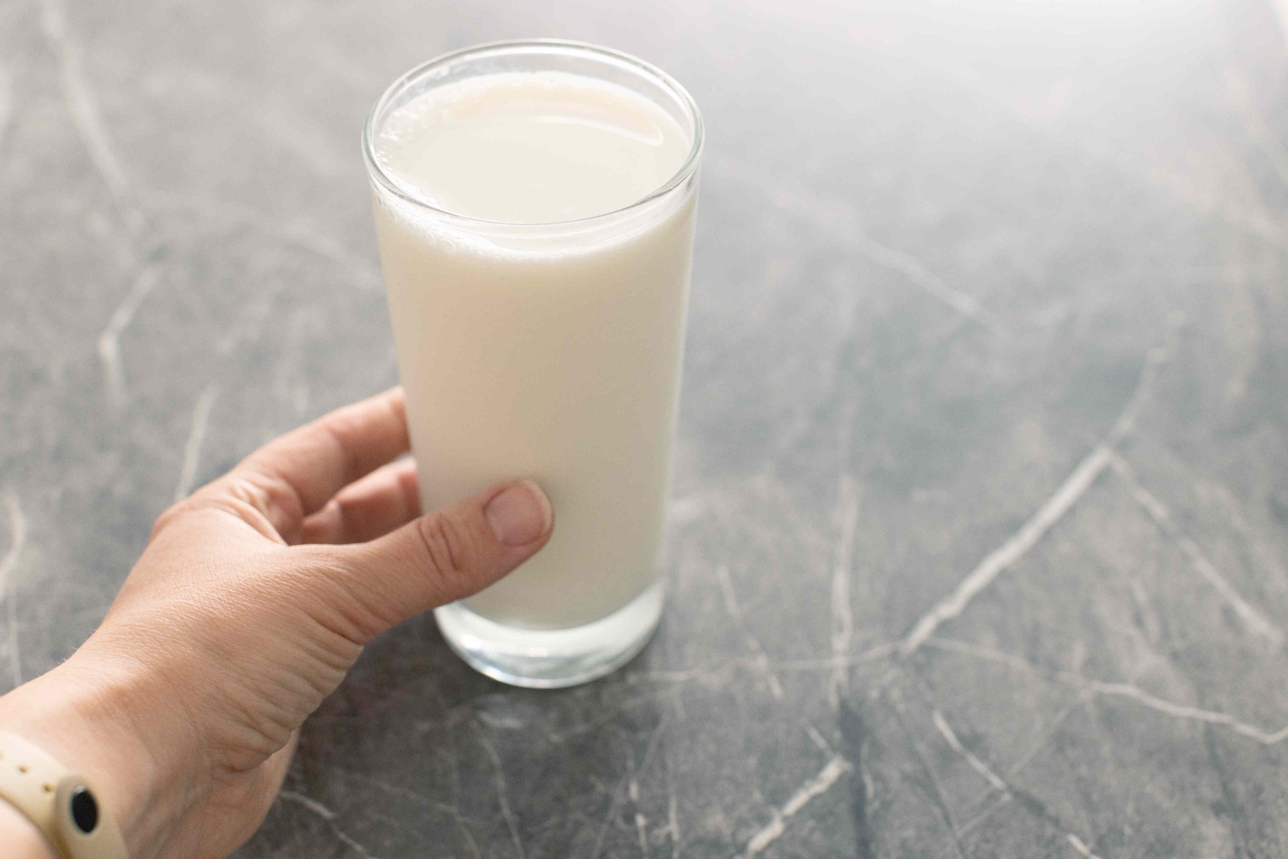 Almond milk vs. soy milk: Which delivers more protein and healthier fats?