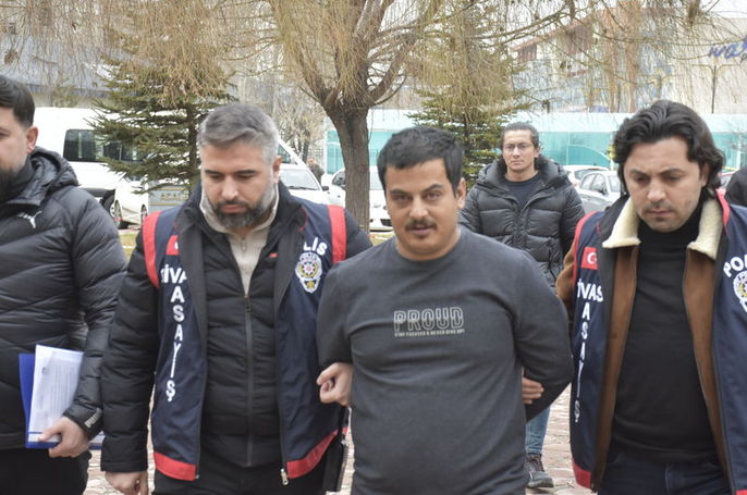 Ağabeyini kalbinden bıçakladı! Katil kardeşten ilk ifade!