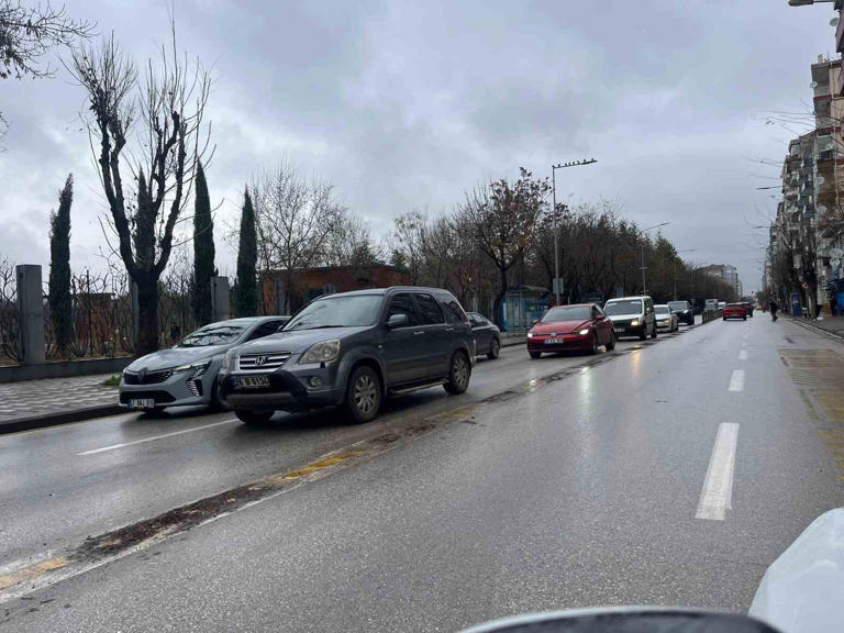 Çakılmasıyla tepki çeken dubalar belediye tarafından söküldü