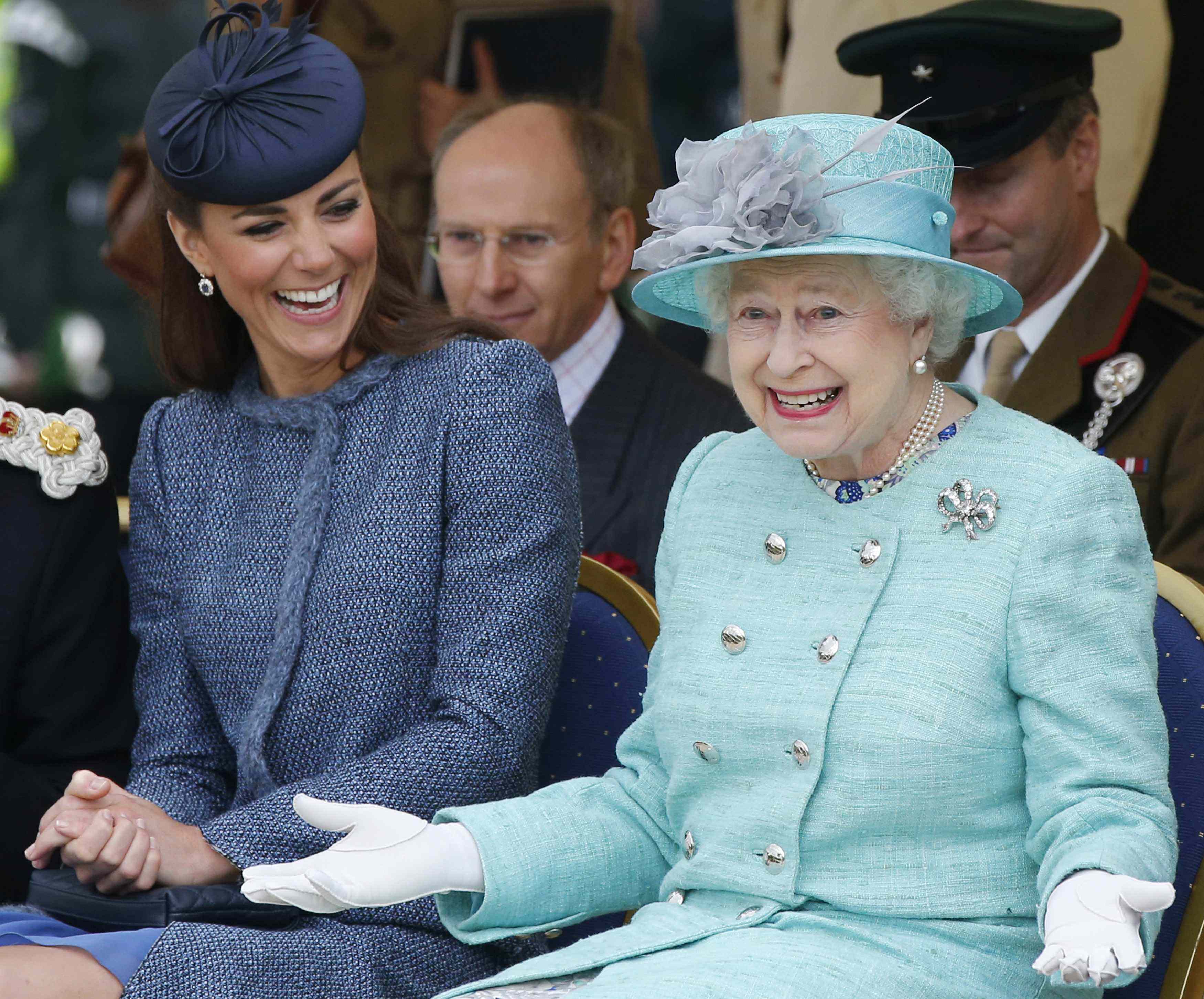Kate Middleton was worried about her homemade gift for Queen Elizabeth ...
