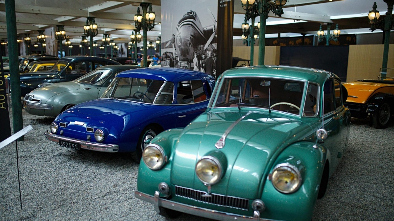 The vintage cars collectors are quietly dumping