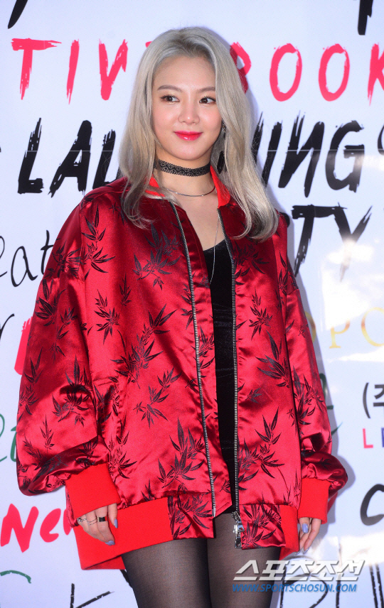 Hyoyeon shook her head when she said she was making money well