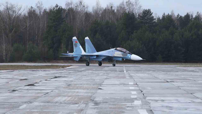 Belarus menerima batch ketiga jet tempur Su-30SM2 baru dari Rusia