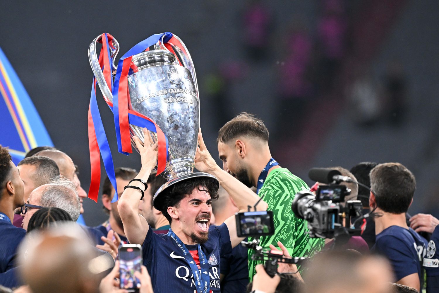 Vitinha recounts the crazy chain of events between Paris and the Seleção