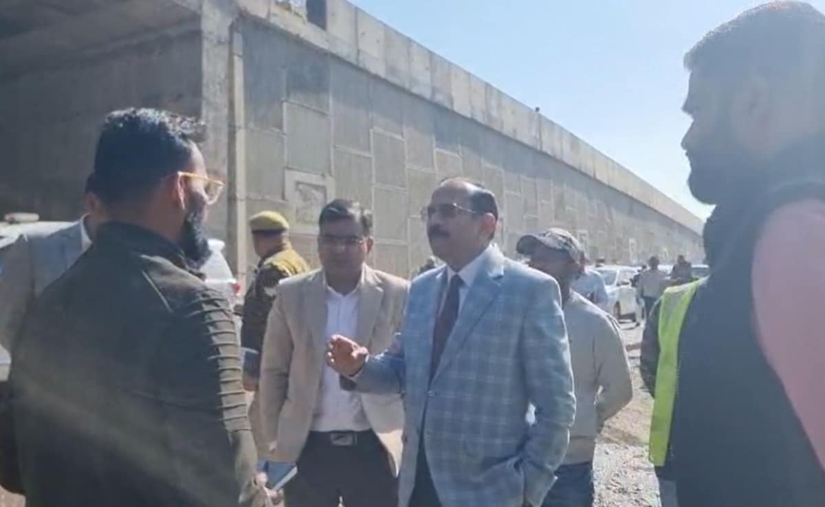 UP official threatens to jump off bridge if contractor misses deadline