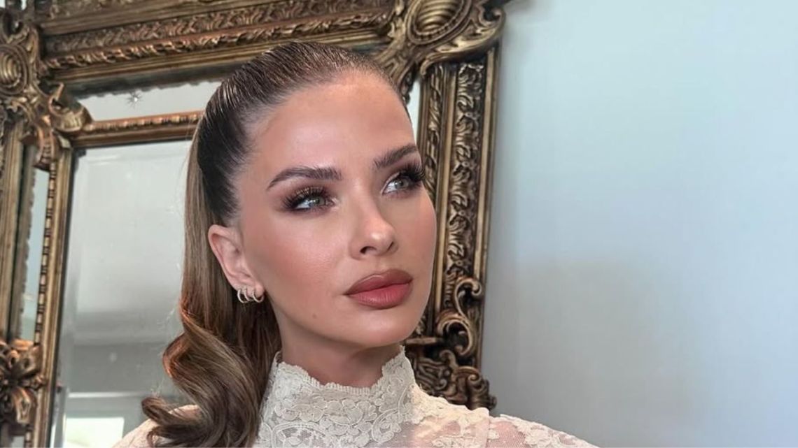 Cuánto costó el exclusivo vestido romántico chic que lució la China ...