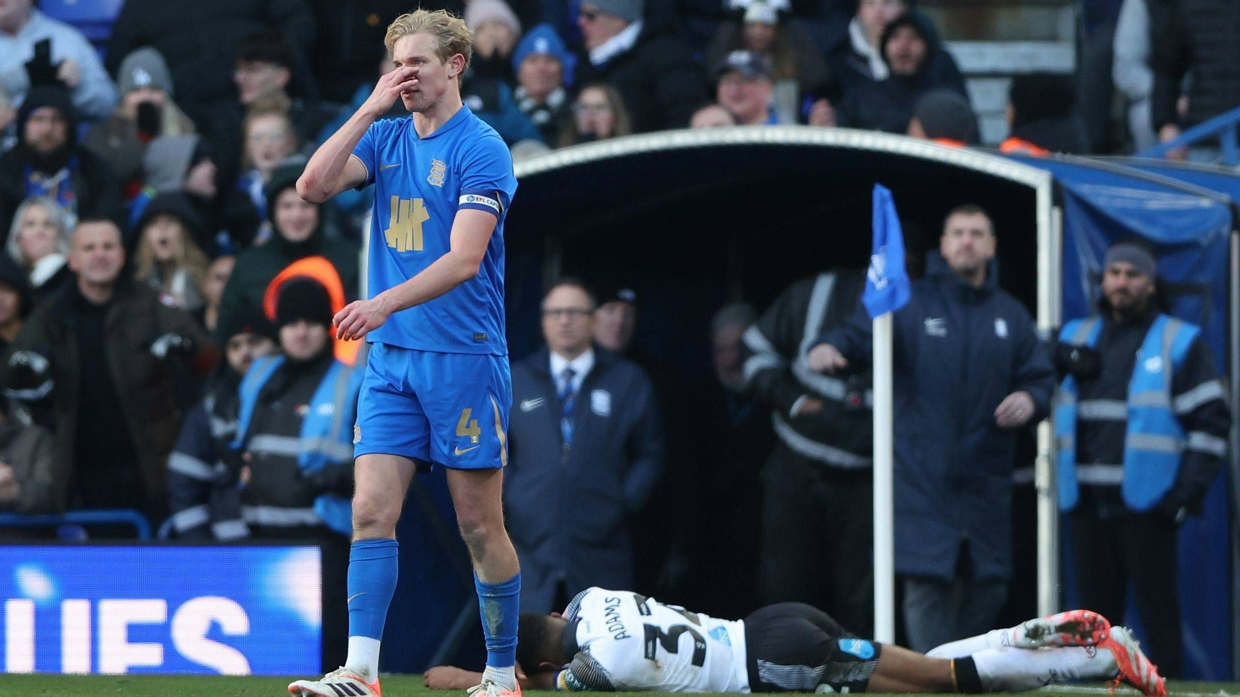 Kung-Fu-Tritt! ÖFB-Verteidiger sieht in England Rot