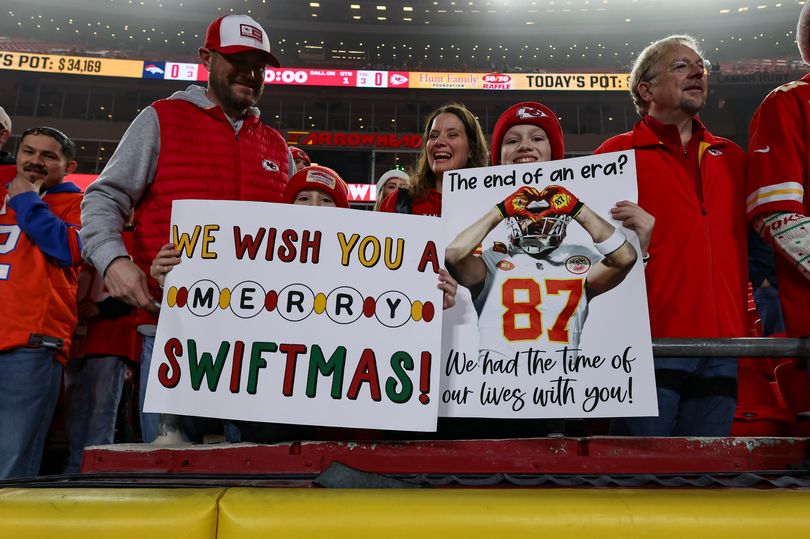 Chiefs staffer lays down law to Amazon Prime cameraman after Travis ...