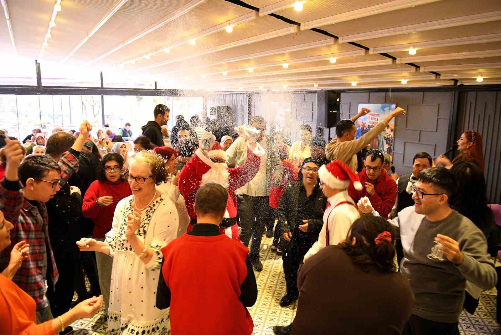 Yeni yıla Engelsiz Kafe’de merhaba dediler