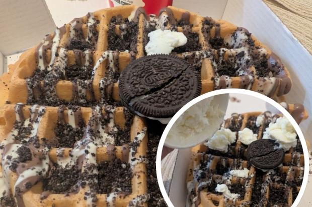 I tried a Cookie Monster Oreo waffle at this popular cream shop