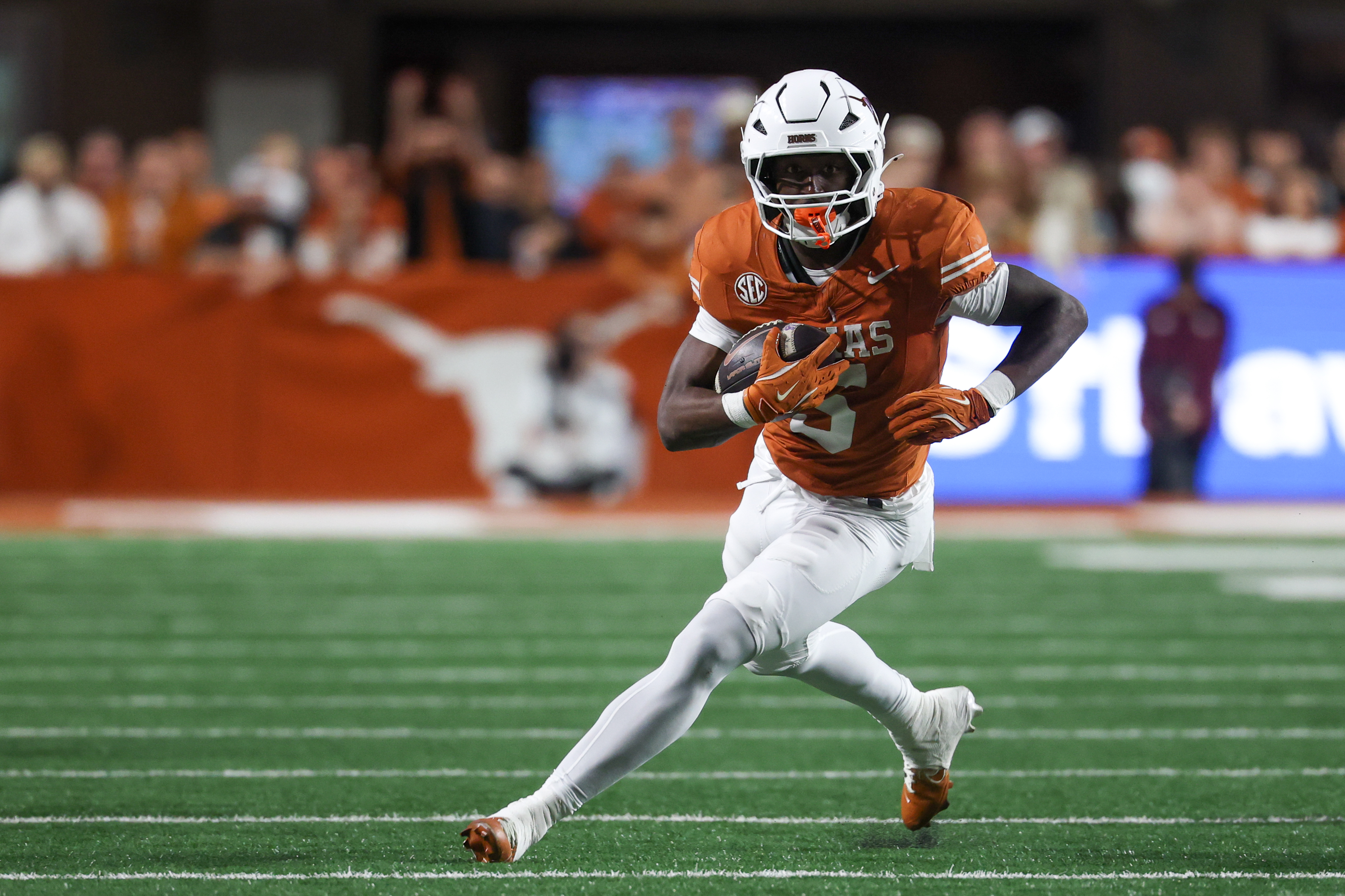 Texas RB Quintrevion Wisner entering transfer portal after leading ...