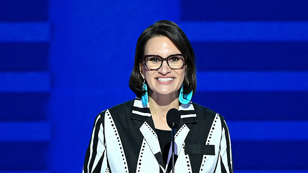 Minnesota Senate candidate wears hijab in visit to Somali market as ...