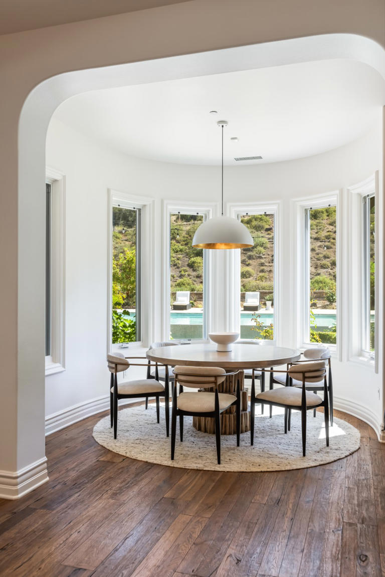 Longtime ‘E! News’ host Jason Kennedy has sold his serene LA home for $3.9M