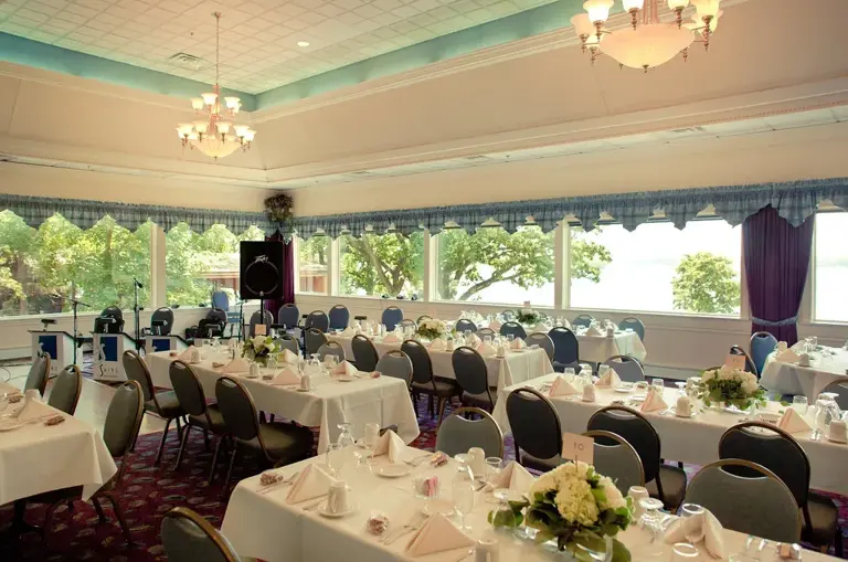 The first three things fine-dining restaurants notice the second you ...