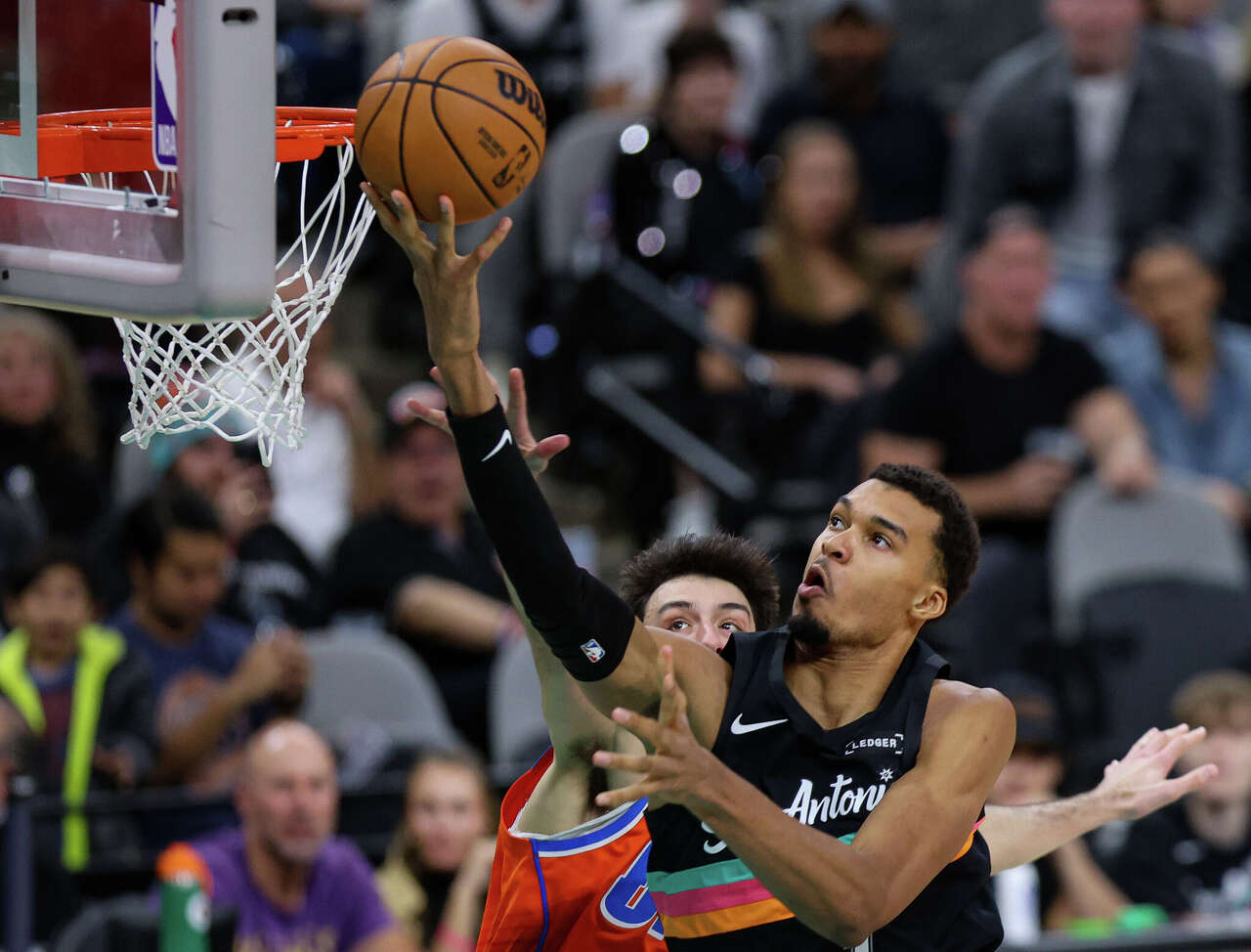 Spurs staying humble after dominating Thunder with eye on long NBA season